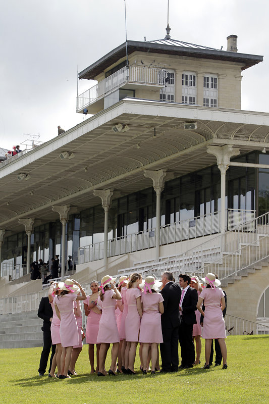 Briefing des hotesses à Chantilly - Yves Forestier