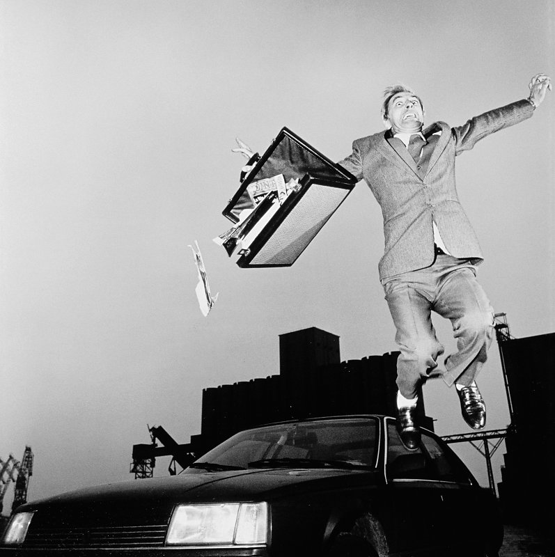Jumping businessman - Yves Forestier